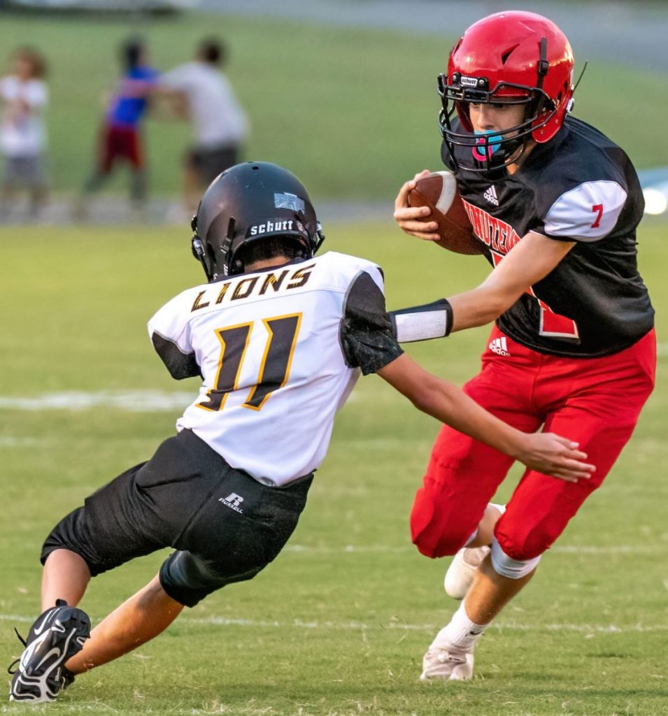 Minutemen Beat HCS Football to Stay Undefeated – Lexington Progress