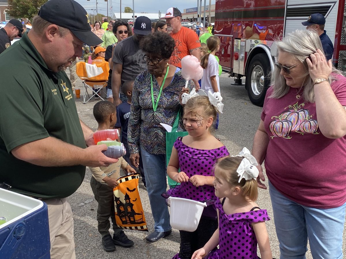 Large Crowd Attends Fall Festival – Lexington Progress